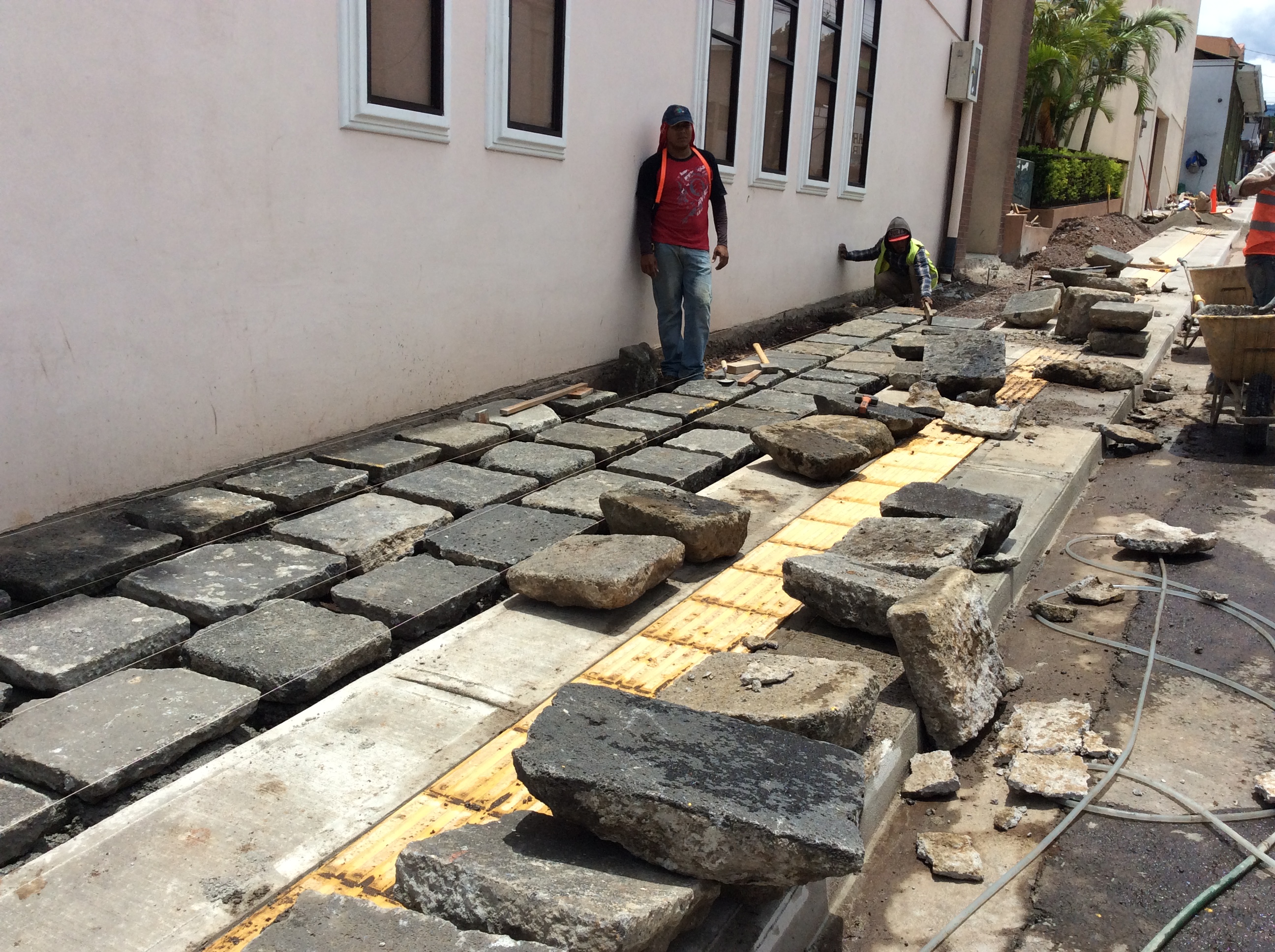 Construcción de acera costado este del edificio Municipal | Portal ...